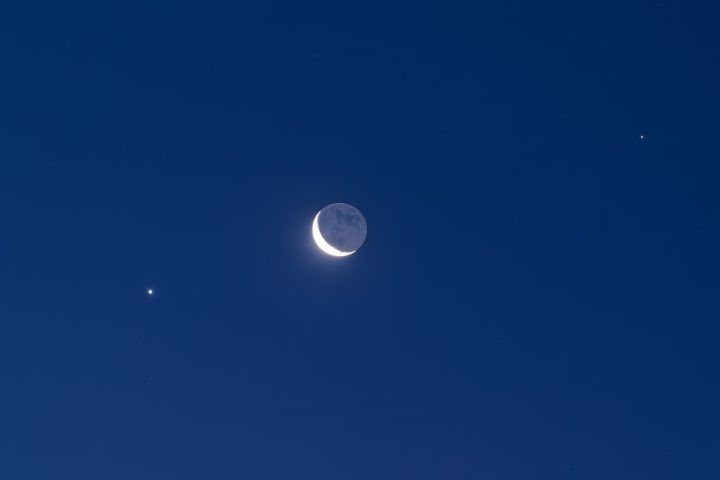 Don’t Miss 2025’s Rare Triple Conjunction: Moon, Venus & Regulus Light ...