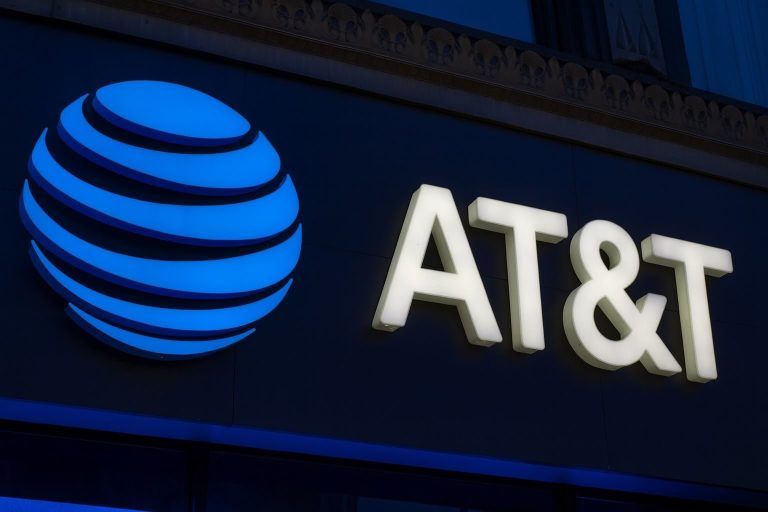 AT&T stock today ticks higher as Fed minutes loom and year-end rotation ...