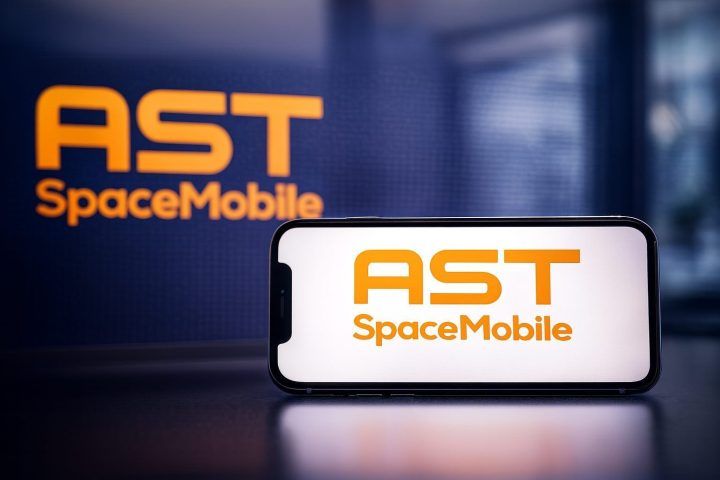 AST SpaceMobile (ASTS) Stock Soars Ahead of BlueBird 6 Launch: Latest ...