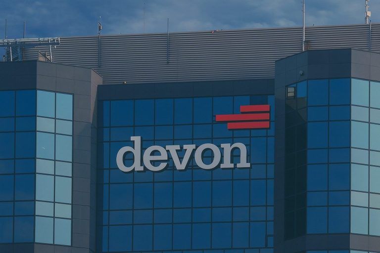 Devon Energy (DVN) Stock Outlook December 2025: Latest News, Dividend ...
