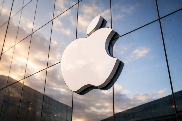 Apple stock nudges higher after Siri chatbot revamp report — what to ...