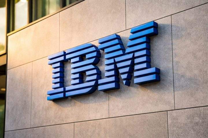 IBM stock price dips into the weekend as investors brace for Jan. 28 ...