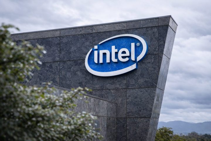 Intel stock slides again after weak outlook — what comes next for INTC?