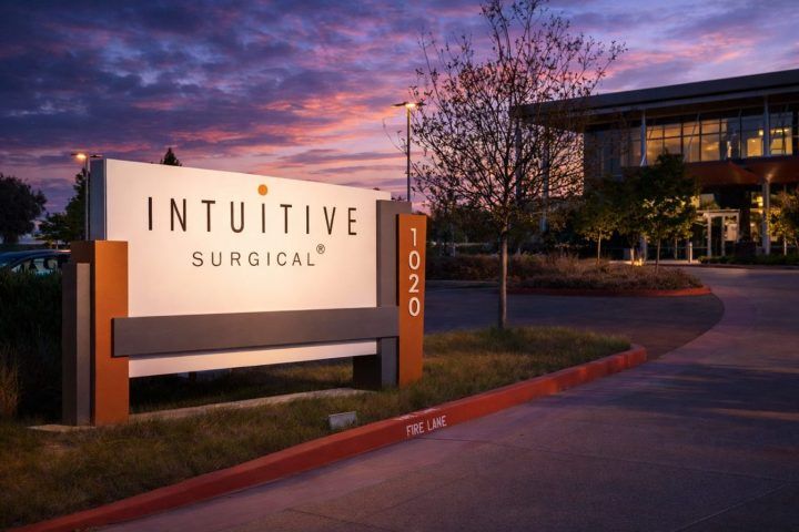 Intuitive Surgical stock today: ISRG slips into 2026 as New Year’s Day ...