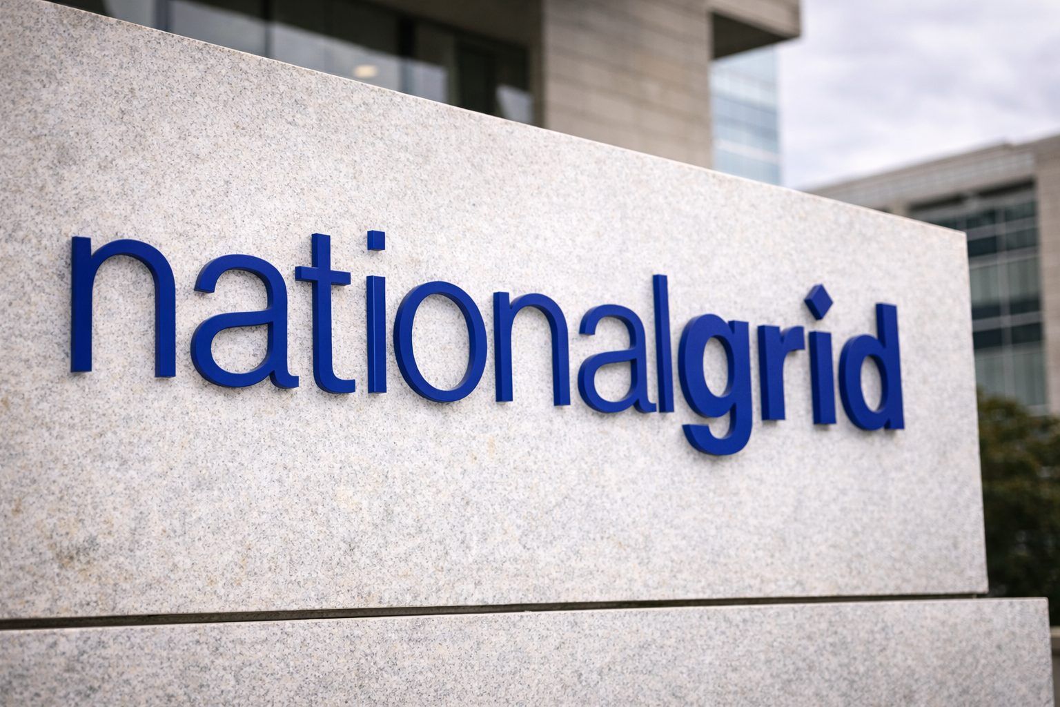 National Grid plc stock edges up in London as gilt yields slide — what ...