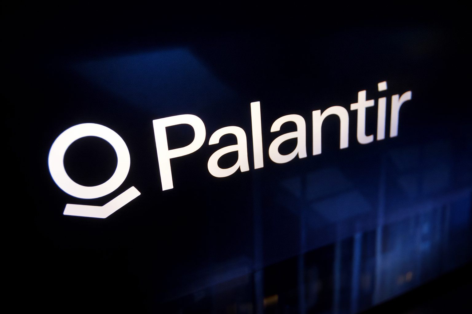 Palantir stock slides to start 2026 as rate-cut outlook tightens its ...