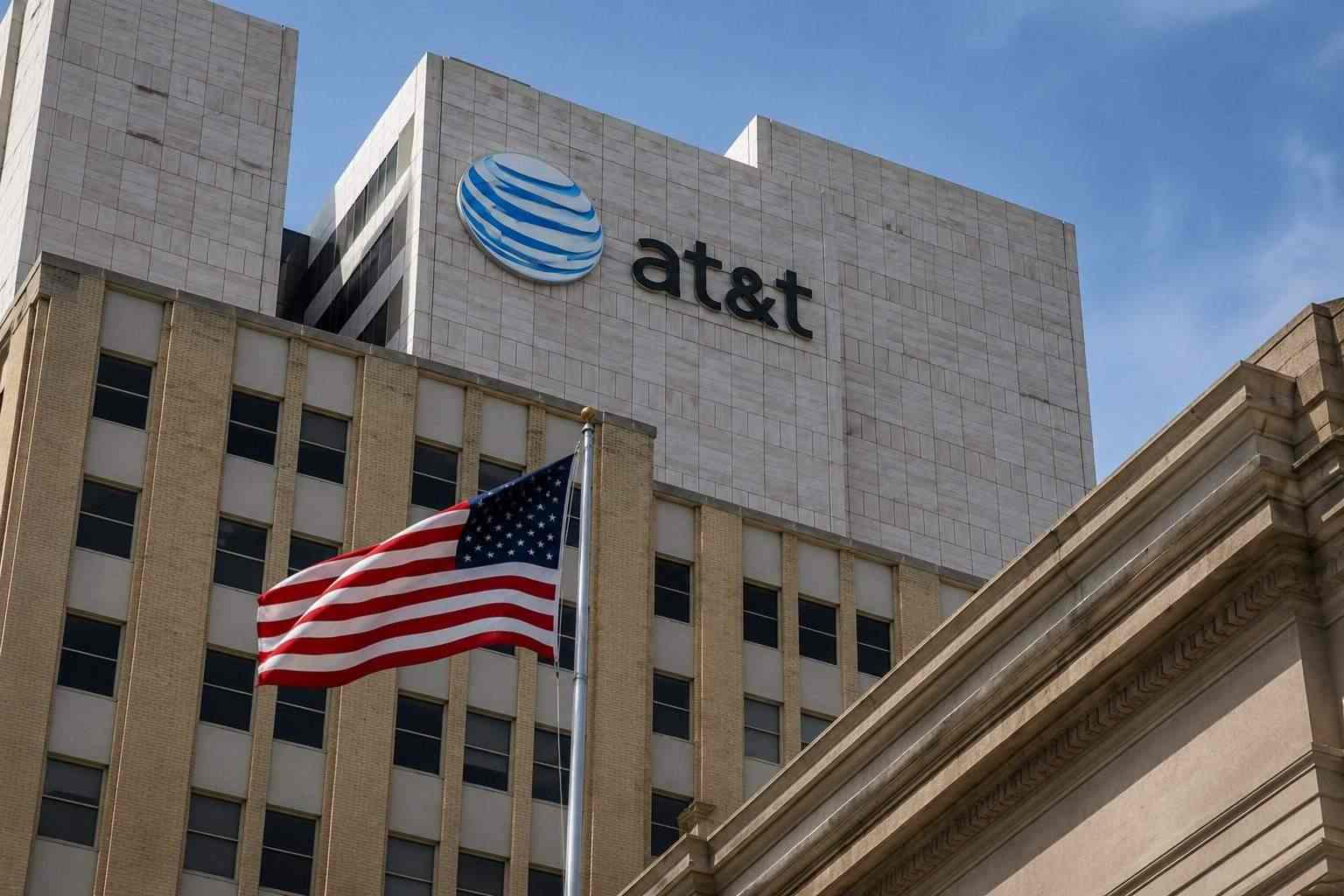 AT&T Faces $4.5 Billion Cash Flow Hurdle as Stock Eyes Next Move