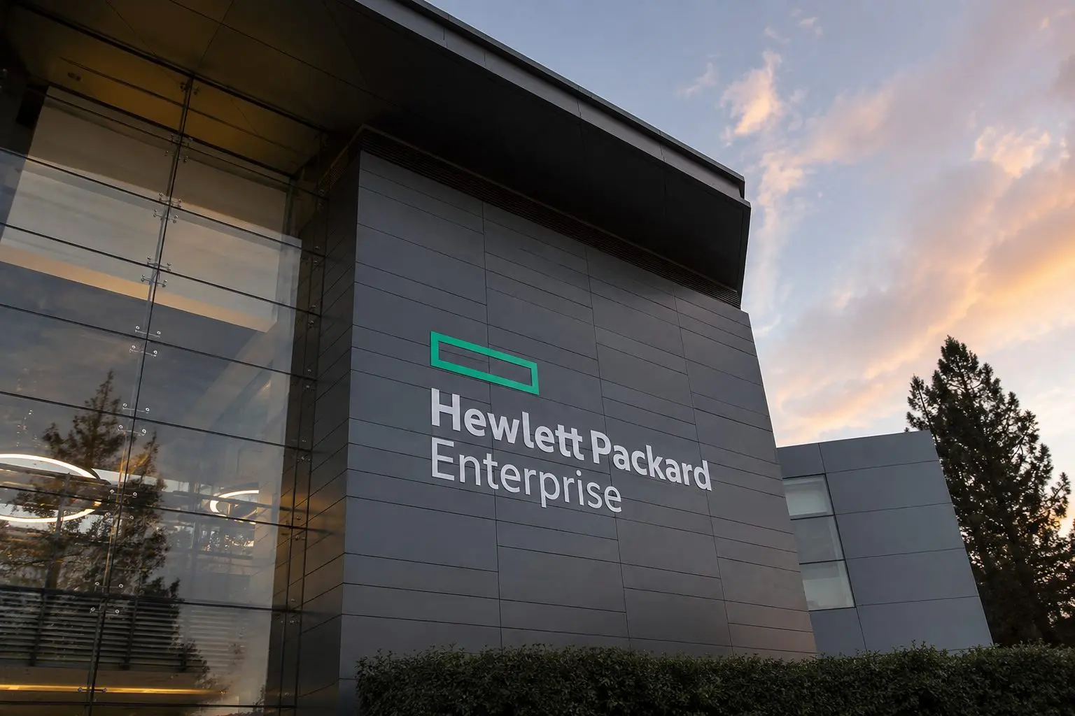 HPE Shares Gain Ahead of Earnings as Wall Street Pushes AI Hardware