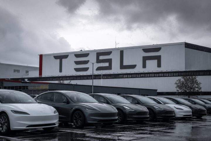 Tesla stock dips as delivery hopes run into full self-driving test