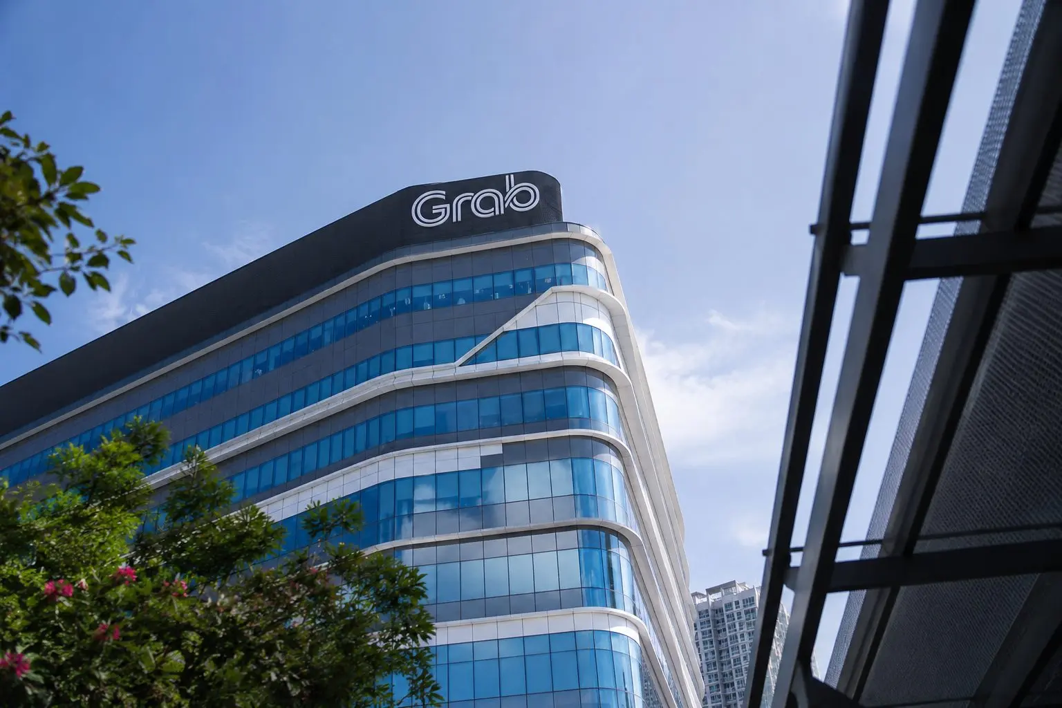 Grab Shares Slide After Q1 Beat, Investors Eye Market Headwinds