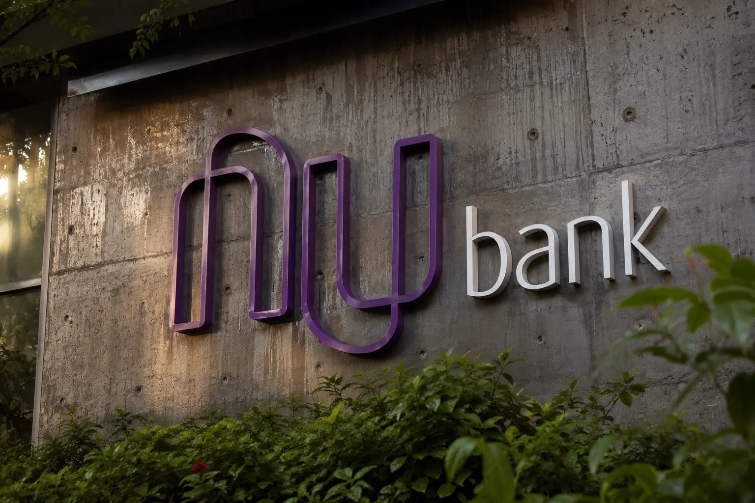 Nu Holdings Unveils $1 Billion Buyback; Investors Cautious