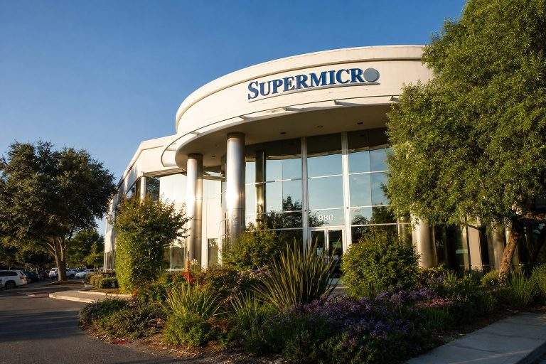 Super Micro Stock Just Got Hit Hard — Monday’s AI Trade Test Is Next