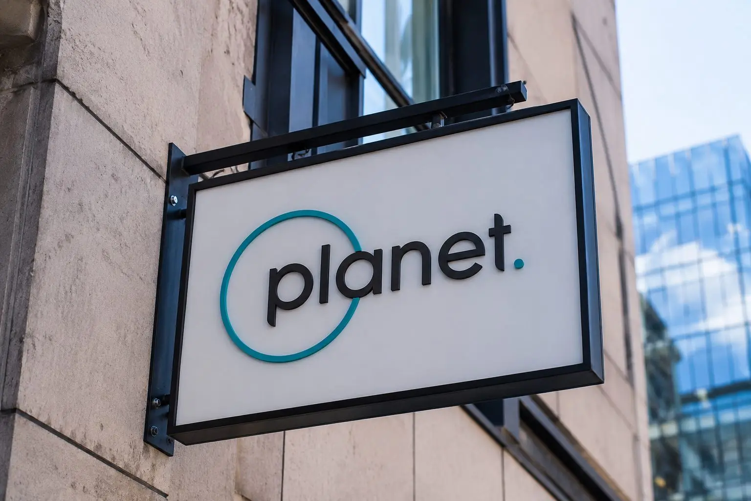 Planet Labs Falls After Big Earnings Beat, Market Eyes $1.5 Billion Issue