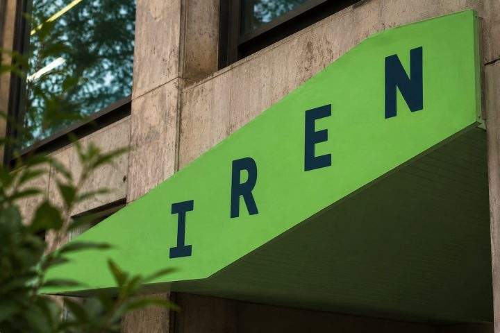 IREN stock falls as Wall Street stays split on AI cloud payoff