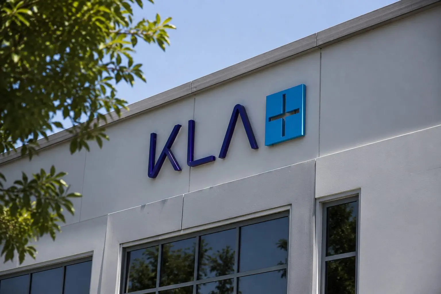 KLA Jumps After 10-for-1 Stock Split; AI Chip Boom Lifts Hopes on Tools