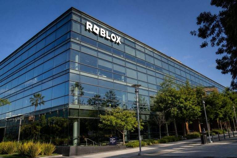 Roblox shares climb as RBLX engagement picks up, testing safety focus